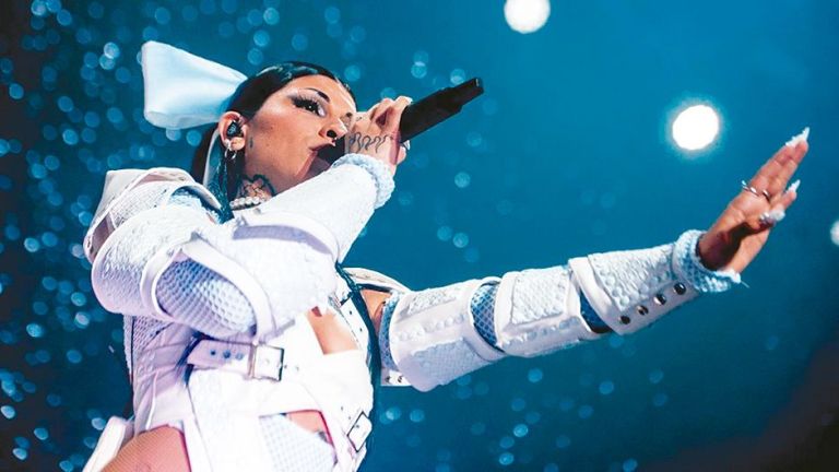 Cazzu brilló en un repleto Luna Park | El Territorio