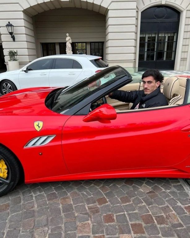 ''El jeque viajando en bondi'': encontraron a Holder usando el ...