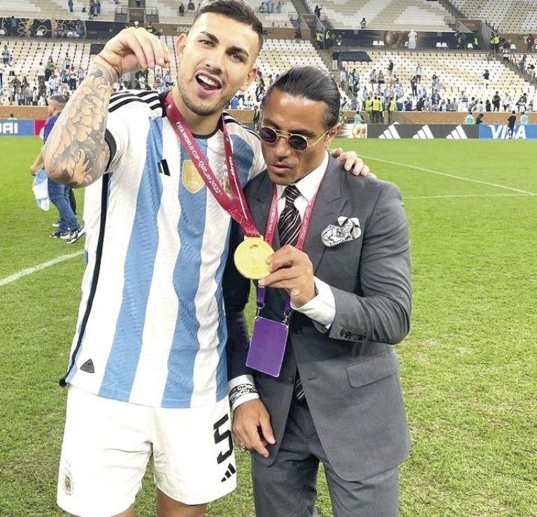 Un famoso chef se coló en los festejos con los jugadores | El Territorio