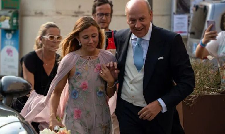 El look bohemio y austero de María Valls para su boda: sorpresa en el ...